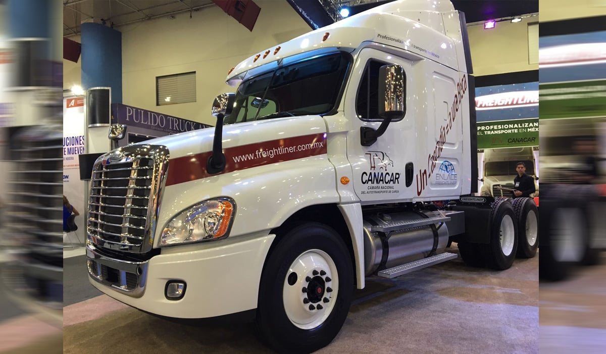 Convenio CANACAR Freightliner | Revista TyT