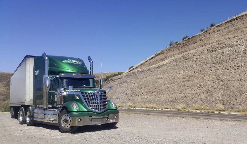 Celebra Transportes Trega 25 años de camino con dos LoneStar | Revista TyT