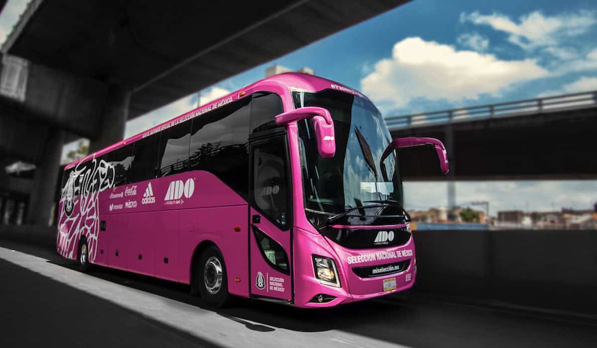 Autobús del TRI se viste de rosa | Revista TyT