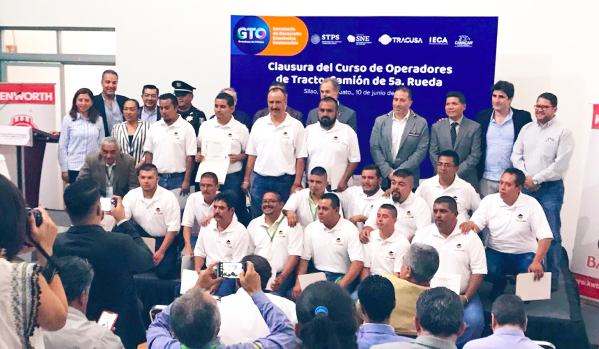 Se gradúan 17 operadores para Tracusa | Revista TyT