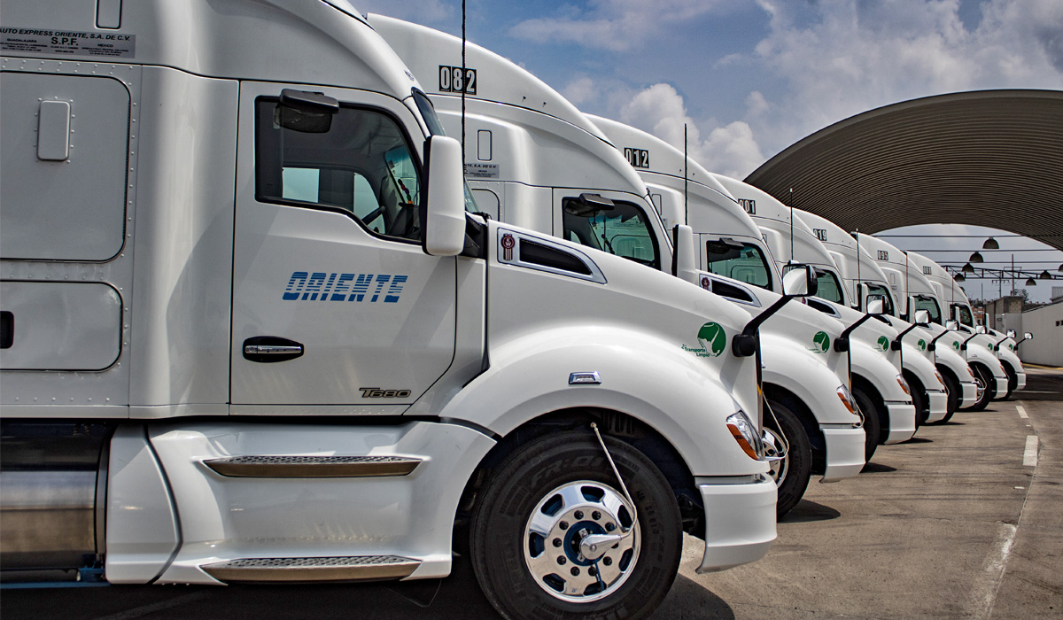Auto Express Oriente suma 50 unidades Kenworth | Revista TyT