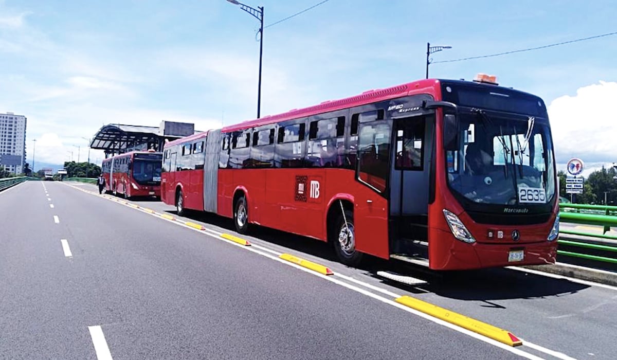 Mercedes-Benz entrega 76 autobuses articulados para Metrobús | Revista TyT