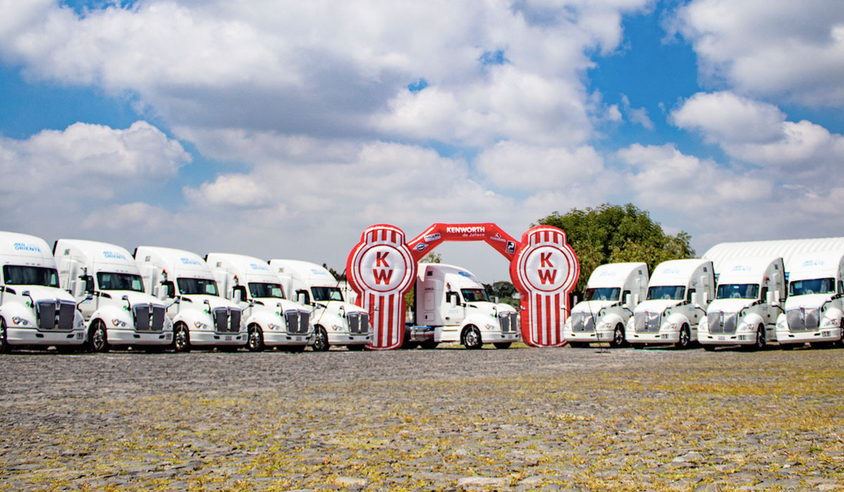 Auto Express Oriente adquiere 50 T680 con X15 y Endurant | Revista TyT