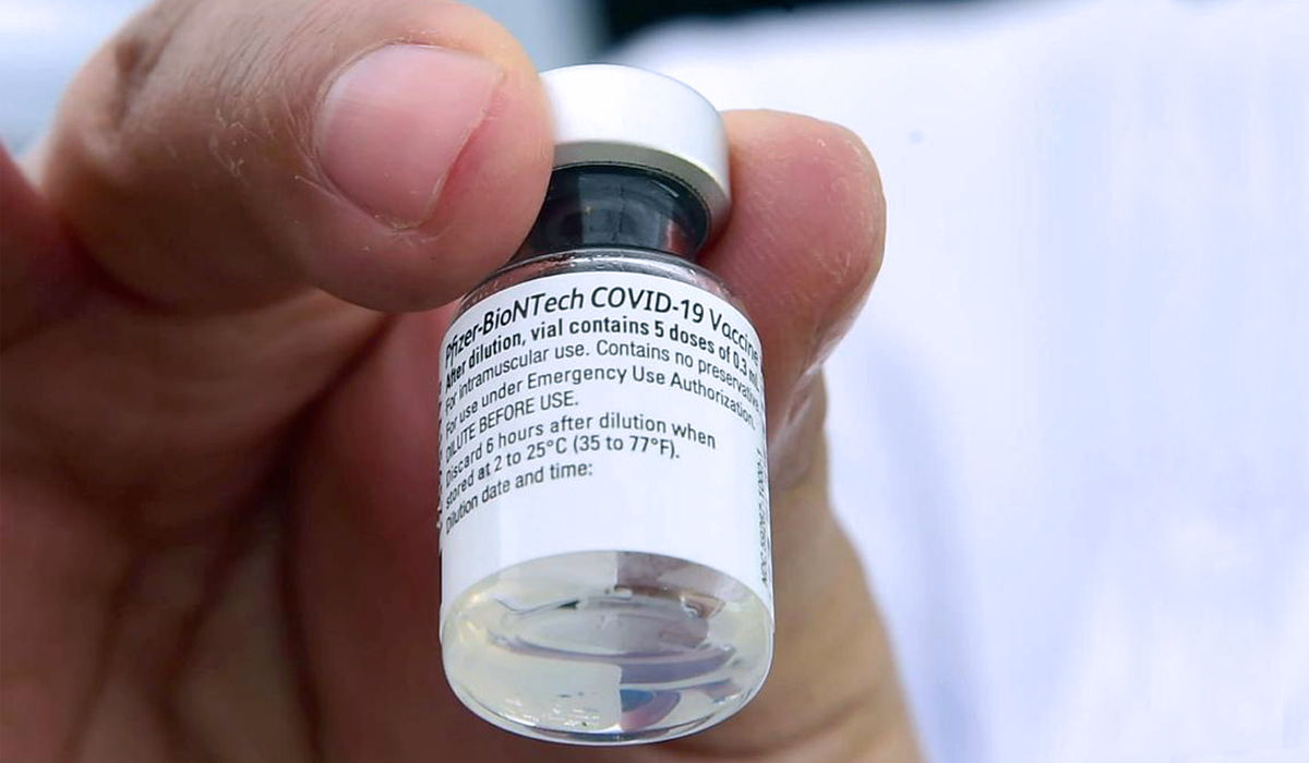 ¿Cuarta dosis de vacuna COVID-19? Pfizer dice que es necesaria | Revista TyT