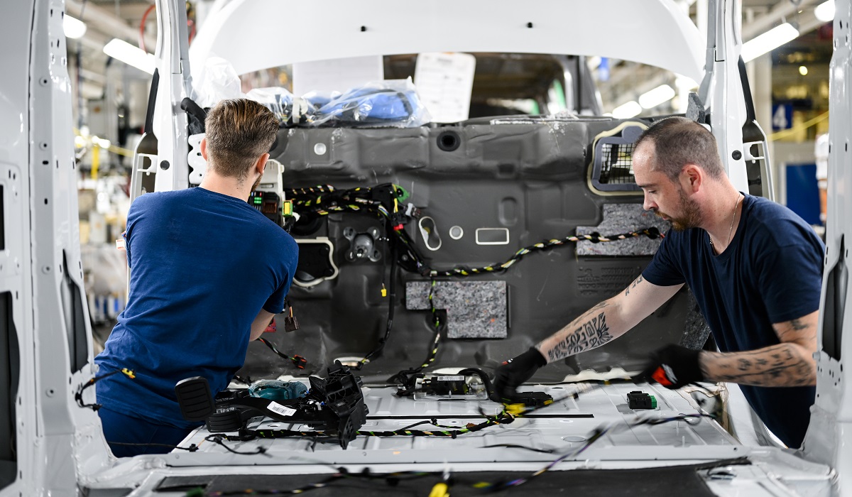 Stellantis desarrolla retrofit eléctrico para vehículos comerciales ...