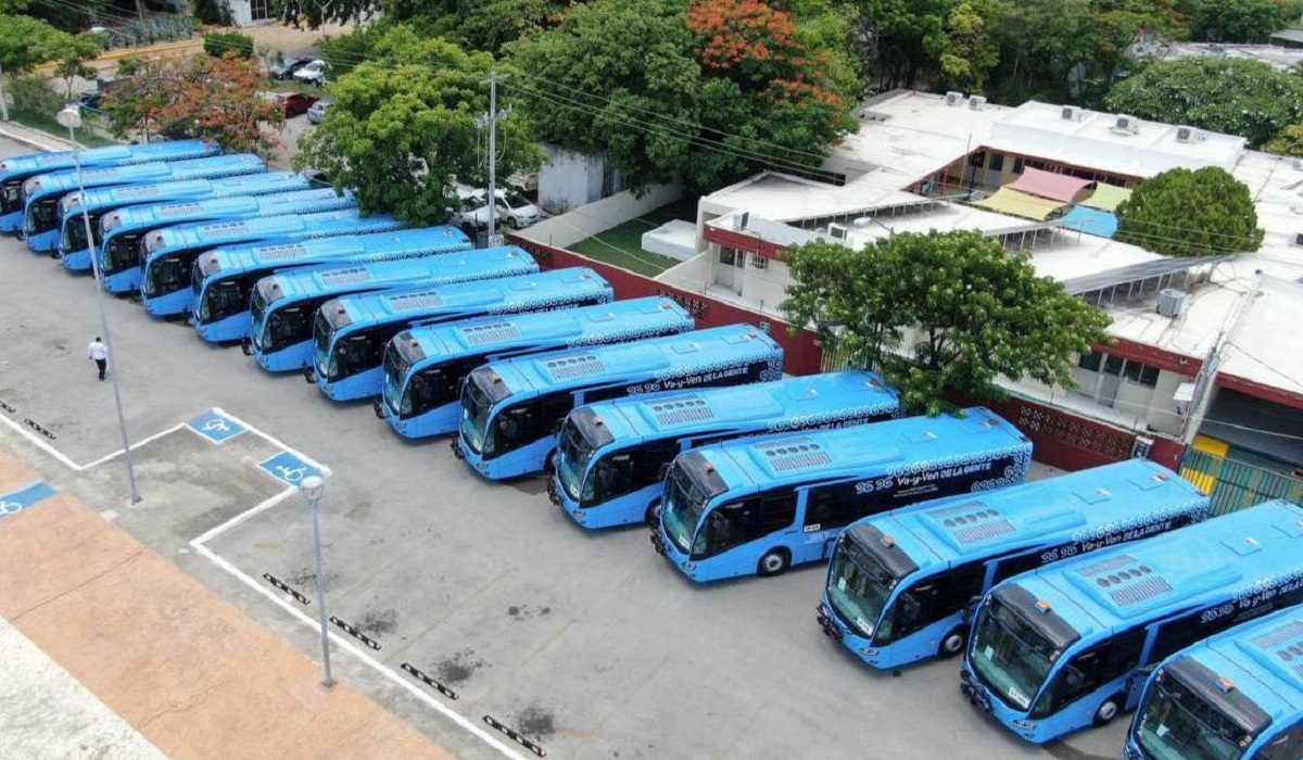 Sistema de transporte "Va y ven" suma 30 autobuses Mercedes-Benz ...