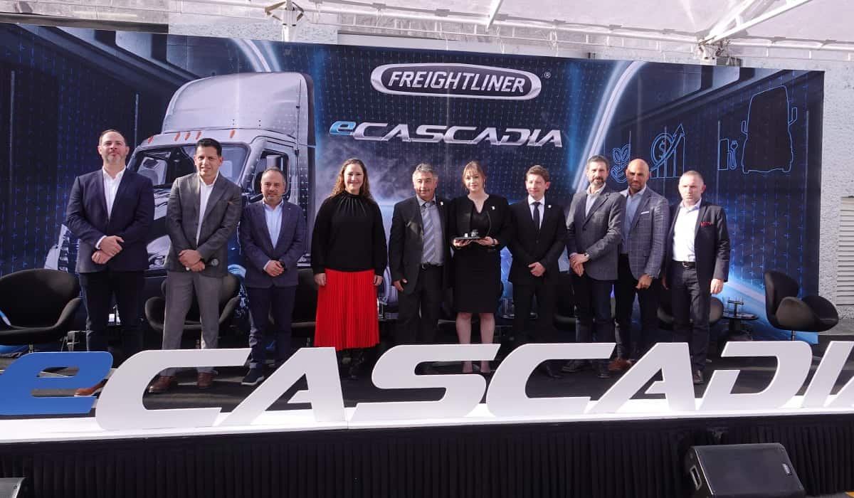 Terrestres Esteban adquiere el primer eCascadia en México | Revista TyT