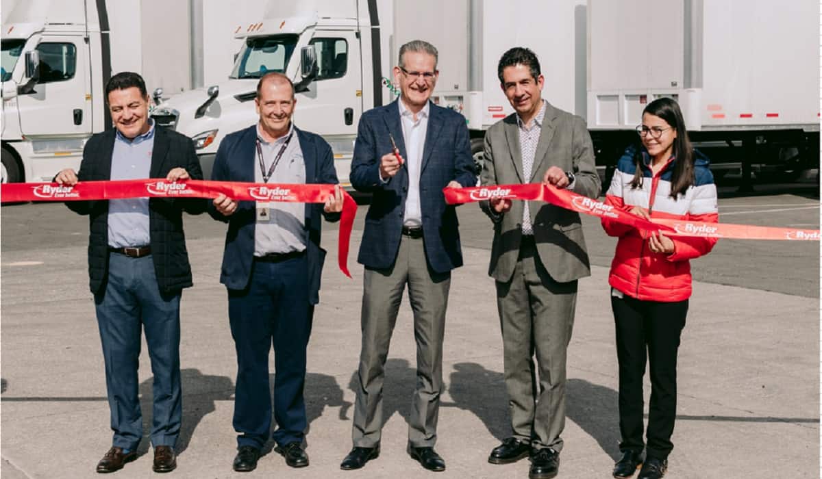 Ryder entrega equipo de transporte para la flota dedicada de Toyota de ...