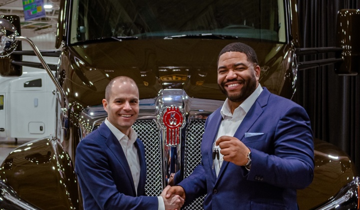 UPS se equipa con un Kenworth T680 con motor Cummins X15N | Revista TyT