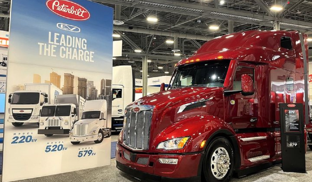 Peterbilt exhibe el 579 UltraLoft con motor Cummins X15N en ACT 2024 | Revista TyT