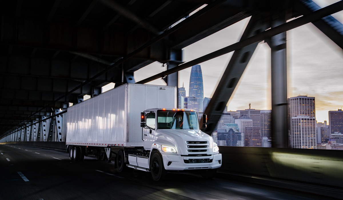 Debuta en ACT Expo 2024 el camión eléctrico Tern RC8, que distribuirá ...