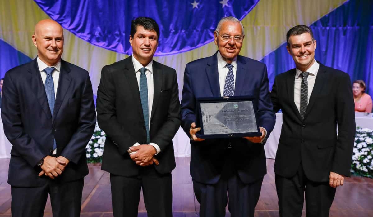 Roberto Cortes, presidente de VWCO, es reconocido con el título ...