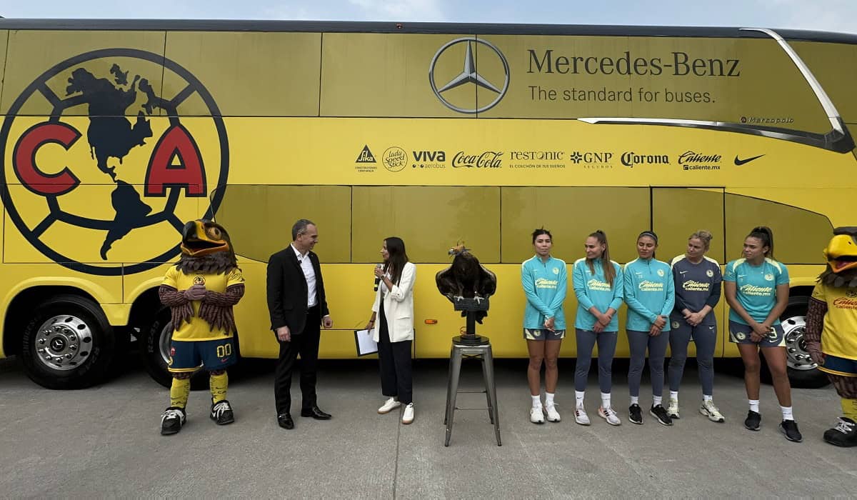 Mercedes-Benz Autobuses entrega el primer autobús de doble piso al ...