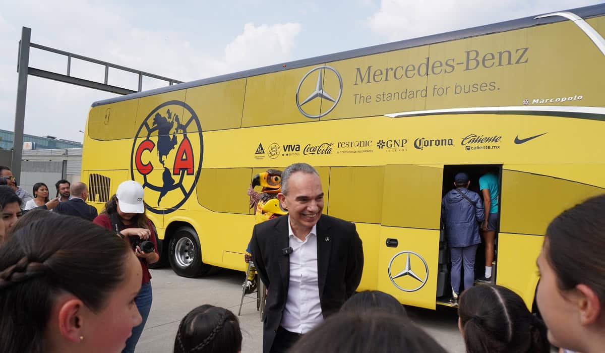 Mercedes-Benz Autobuses entrega el primer autobús de doble piso al ...