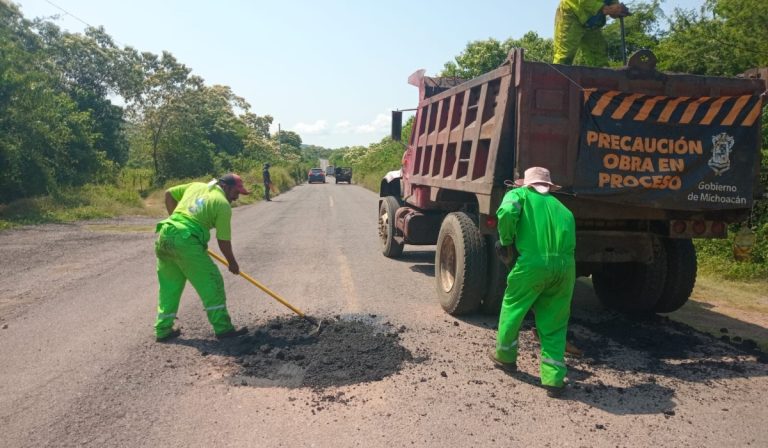 Michoacán inicia labores de conservación en tramos carreteros de siete regiones | Revista TyT