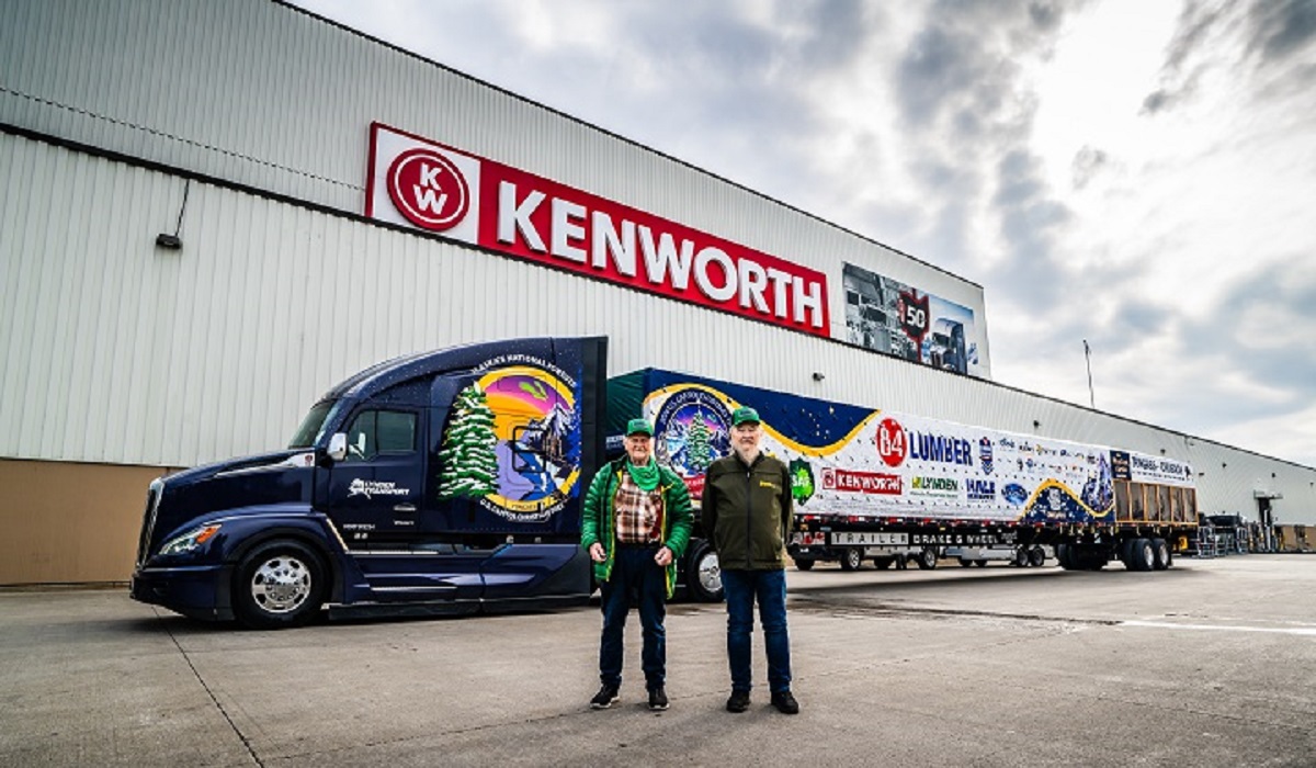 Así es transportar el árbol de Navidad del Capitolio en un Kenworth ...