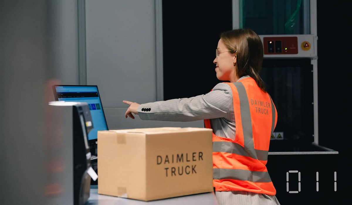 Abre sus puertas el mayor proyecto logístico en la historia de Daimler ...