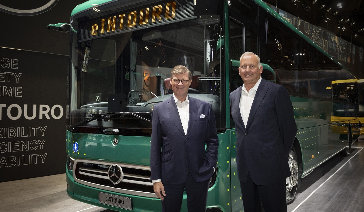 Debuta en Busworld el Mercedes-Benz eIntouro, primer interurbano ...
