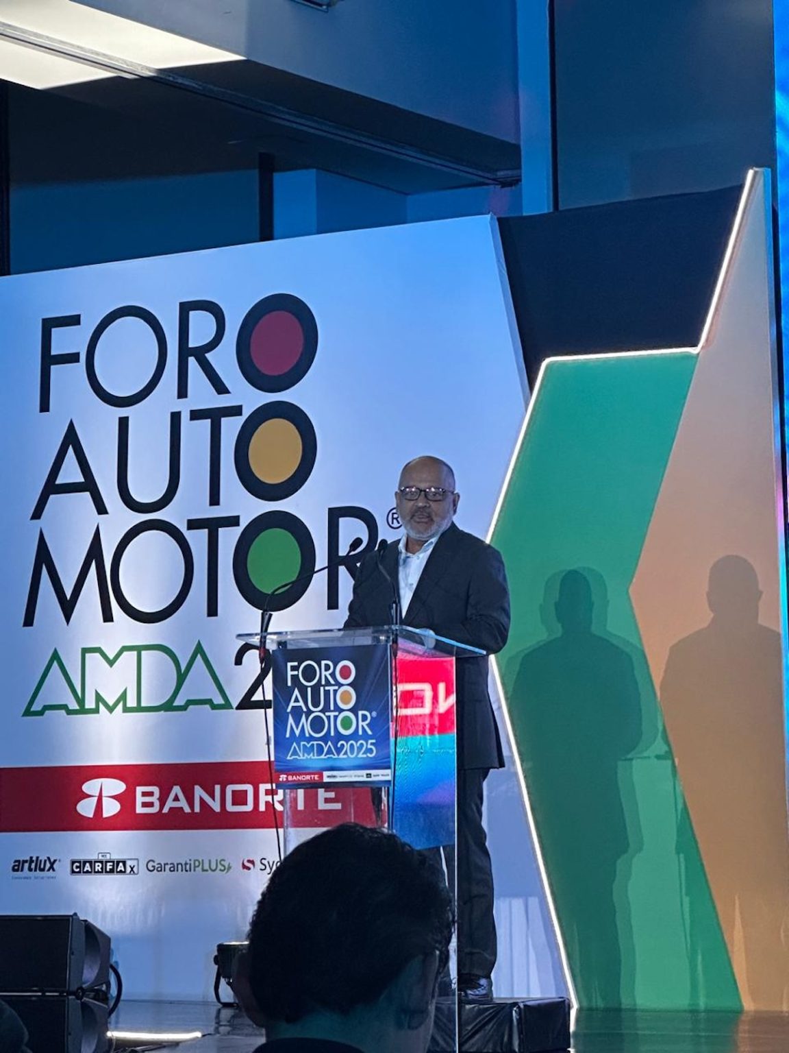 AMDA pide a Sheinbaum eliminar el decreto que regulariza los autos ...